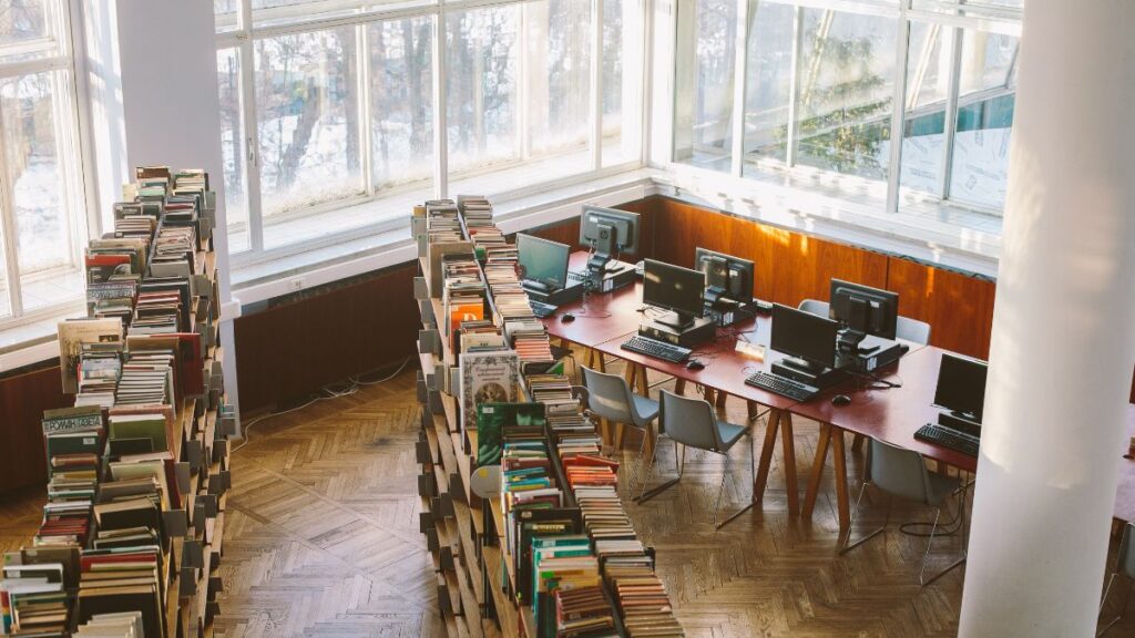 Vestavia Hills Library in the Forest: A Hidden Gem for Learning & Discovery